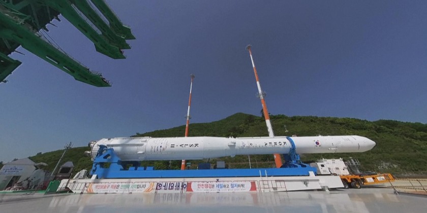 South Korea's homegrown Nuri rocket is positioned on launch pad ...