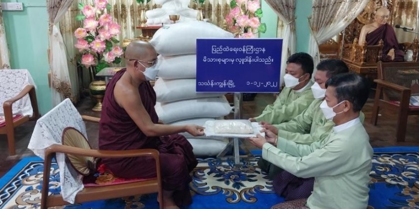 Offering rice provision: Families of MoHA offered rice to the ...