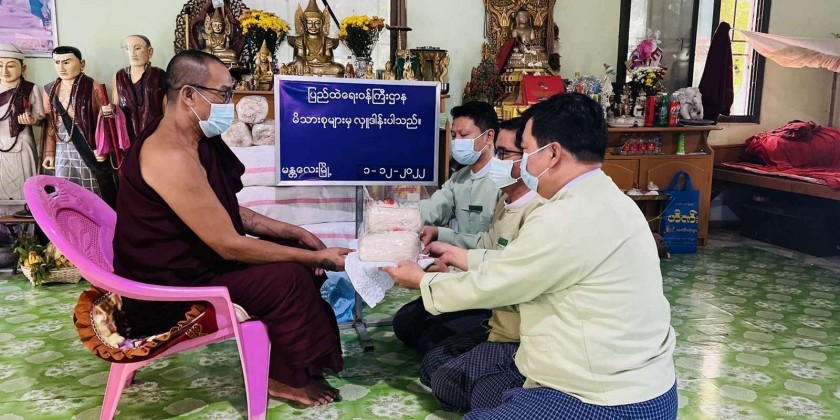 Offering rice provision: Families of MoHA offered rice to the ...