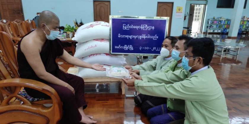 Offering rice provision: Families of MoHA offered rice to the ...