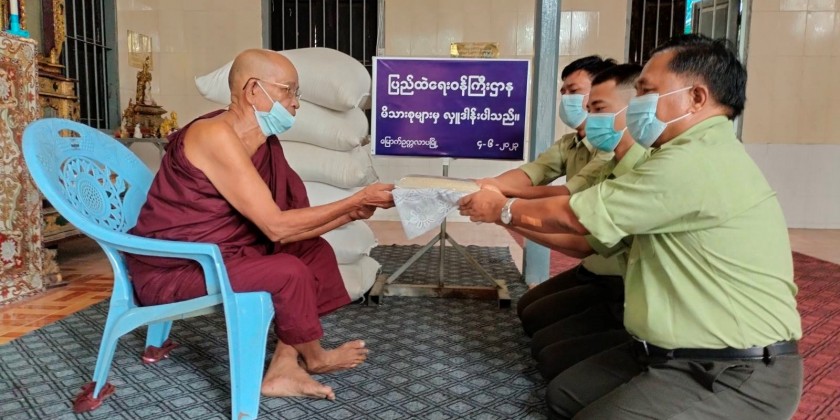 Offering rice provision: Families of MoHA offered rice to the ...
