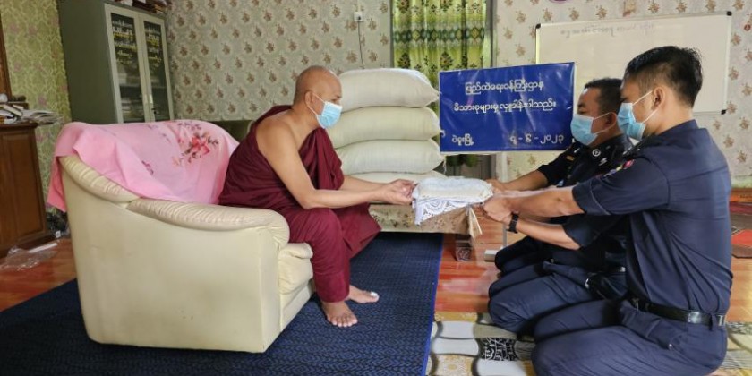 Offering rice provision: Families of MoHA offered rice to the ...