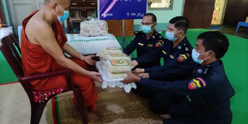 Offering rice provision: Families of MoHA offered rice to the ...