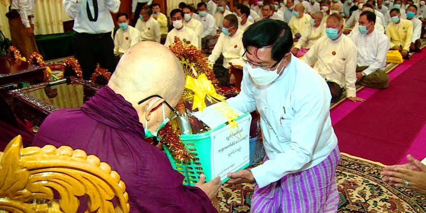 Full Moon Day of Thadingyut: Religious ceremonies at Shwedagon Pagoda ...