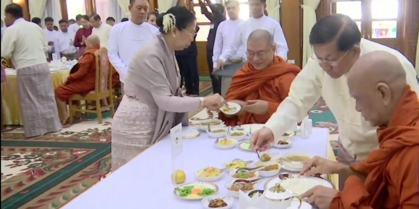 Kathina offering ceremony :Families of the Office of C-in-C offered ...