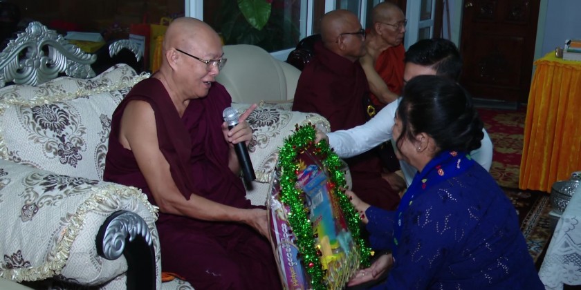 Meeting with religious leaders: SAC member provided rice, oil and cash ...