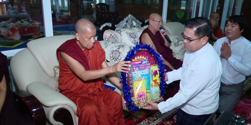 Meeting with religious leaders: SAC member provided rice, oil and cash ...