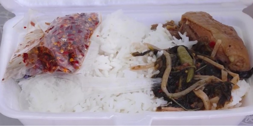 Cheap Lunch boxes: Selling for people with low-income in Mandalay ...