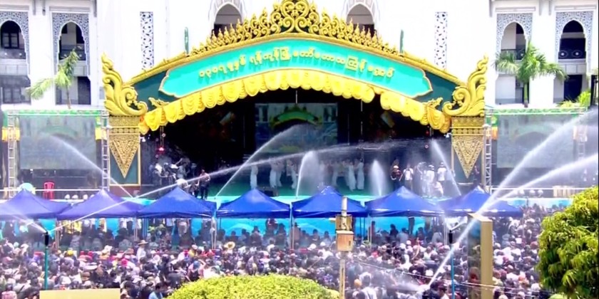 Thingyan Akya Day in Yangon : Festival-goers joyfully celebrated Akya ...