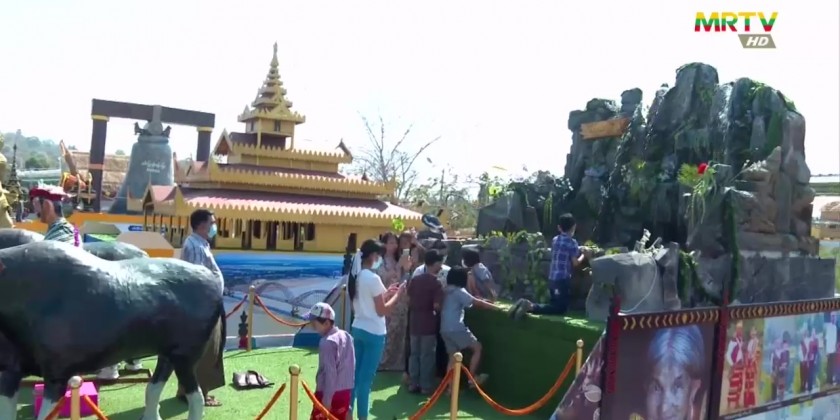 Display of Parade vehicles: Depicting landmarks, traditional customs ...