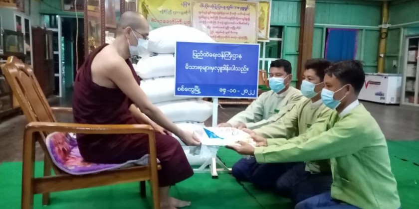 Offering rice provision: Families of MoHA offered rice to the ...