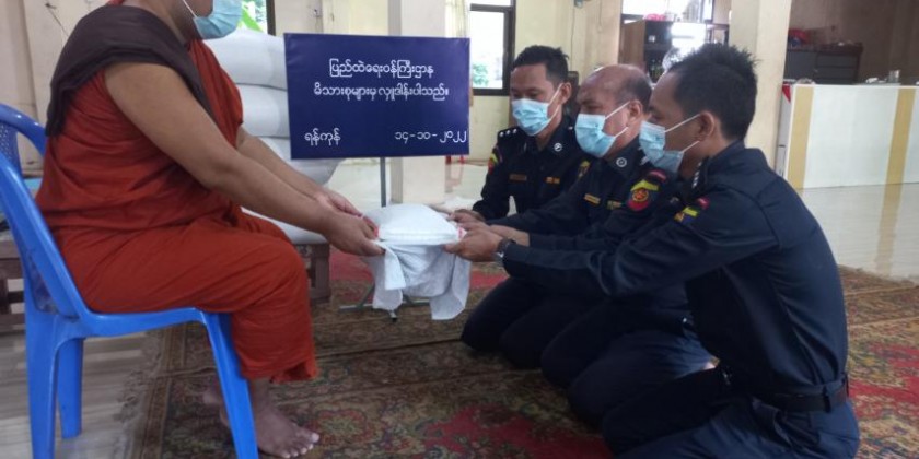 Offering rice provision: Families of MoHA offered rice to the ...