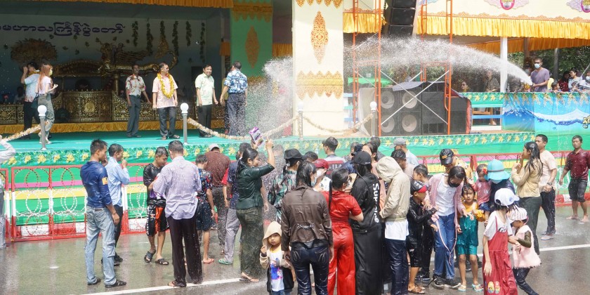 Thingyan in Taninthayi: People enjoyed water throwing at the pandals ...