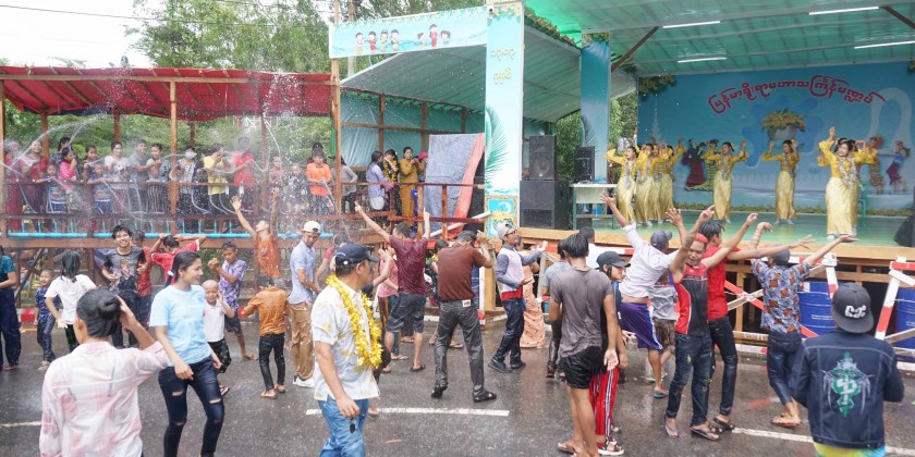 Thingyan in Taninthayi: People enjoyed water throwing at the pandals ...
