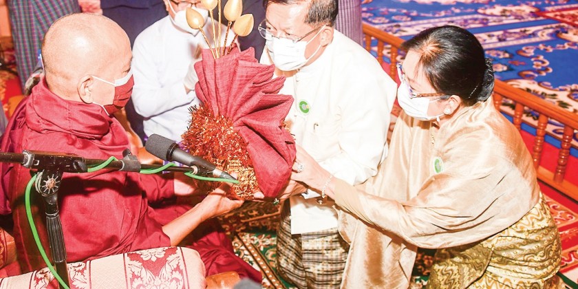 Kathina Robe Offering: SAC Chairman And Wife Attended Kathina Robe ...