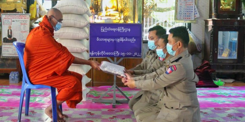 Offering rice provision: Families of MoHA offered rice to the ...