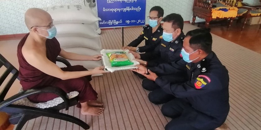 Offering rice provision: Families of MoHA offered rice to the ...