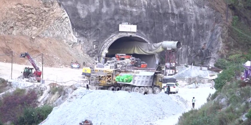 Drilling machine brought in to free 40 trapped tunnel workers | Myanmar ...