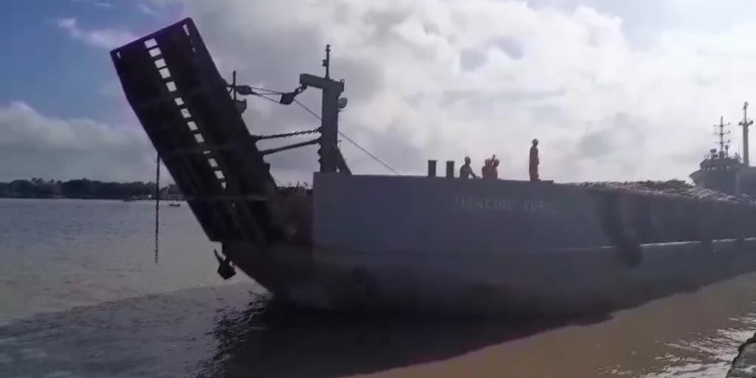 Relief items: MV. MERCURY FORCE vessel transports items to Rakhine ...