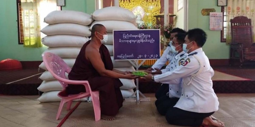 Offering rice provision: Families of MoHA offered rice to the ...