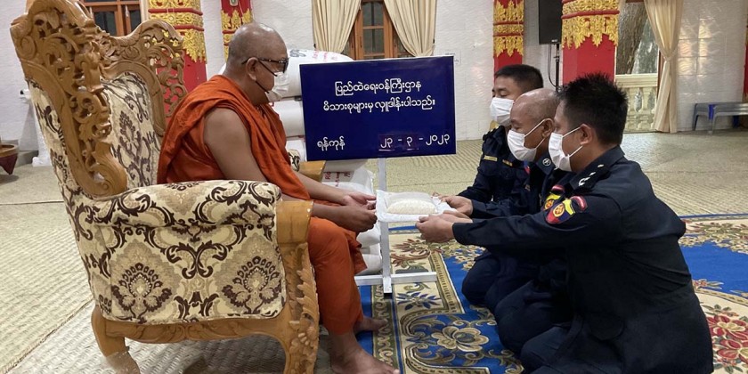 Offering rice provision: Families of MoHA offered rice to the ...