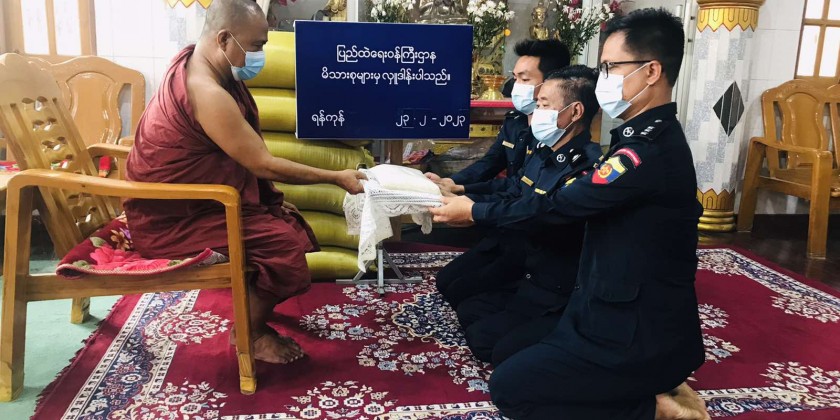 Offering rice provision: Families of MoHA offered rice to the ...