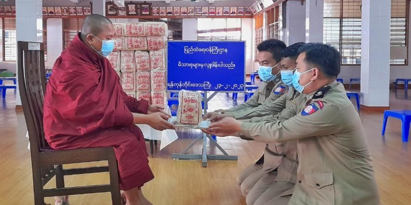 Offering rice provision: Families of MoHA offered rice to the ...