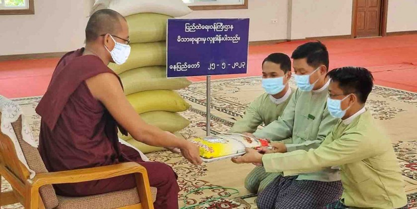 Offering rice provision: Families of MoHA offered rice to the ...