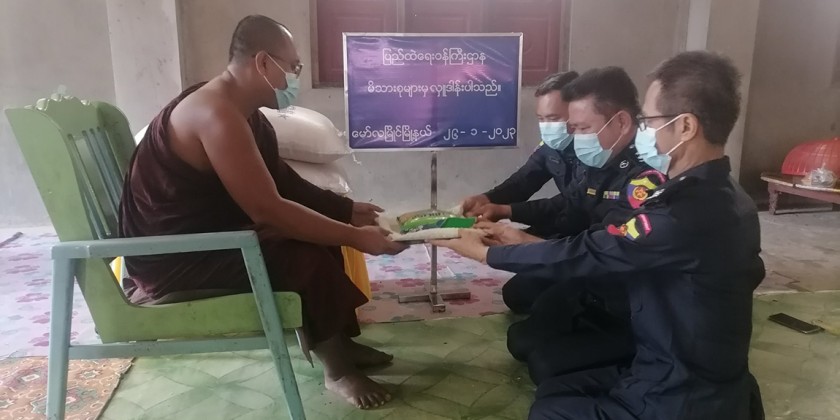 Offering rice provision: Families of MoHA offered rice to the ...