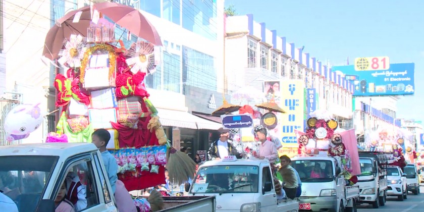 Offertories trees conveying: Township-wide Kathina robe offering ...