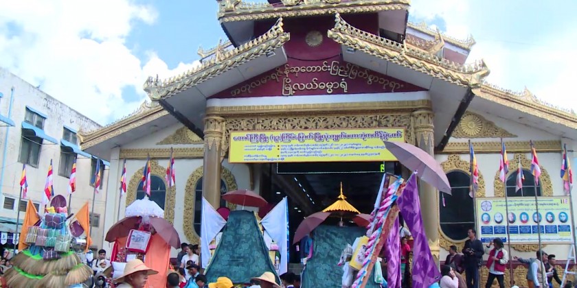 Offertories trees conveying: Township-wide Kathina robe offering ...