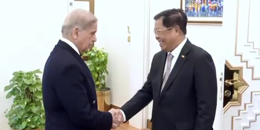 Paying Courtesy Call: MOFA UM paid courtesy call to Pakistan PM ...