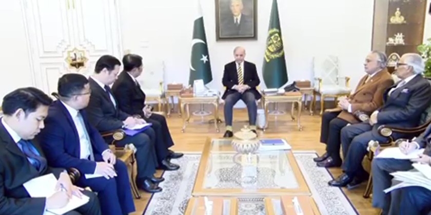 Paying Courtesy Call: MOFA UM paid courtesy call to Pakistan PM ...