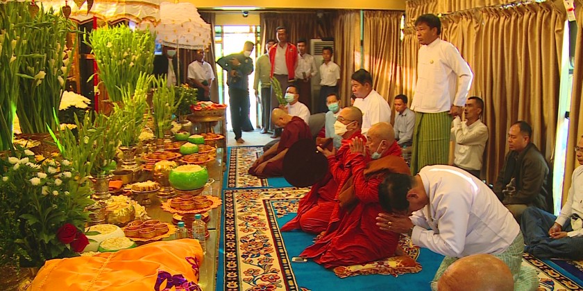 Religious Ceremony: Parittas recitation at Shwedagon Pagoda | Myanmar ...