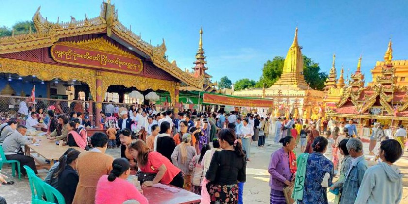 Pilgrimage in Nyaung-U: Pagodas and temples packed with thousands of ...