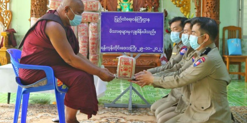 Offering rice provision: Families of MoHA offered rice to the ...