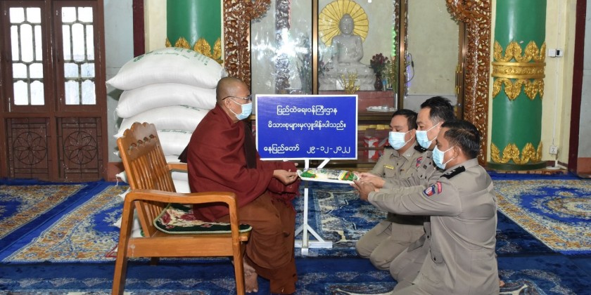 Offering rice provision: Families of MoHA offered rice to the ...