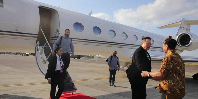 Tycoon Elon Musk touches down in Bali for Starlink launch | Myanmar ...