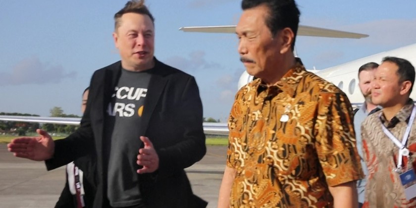 Tycoon Elon Musk touches down in Bali for Starlink launch | Myanmar ...