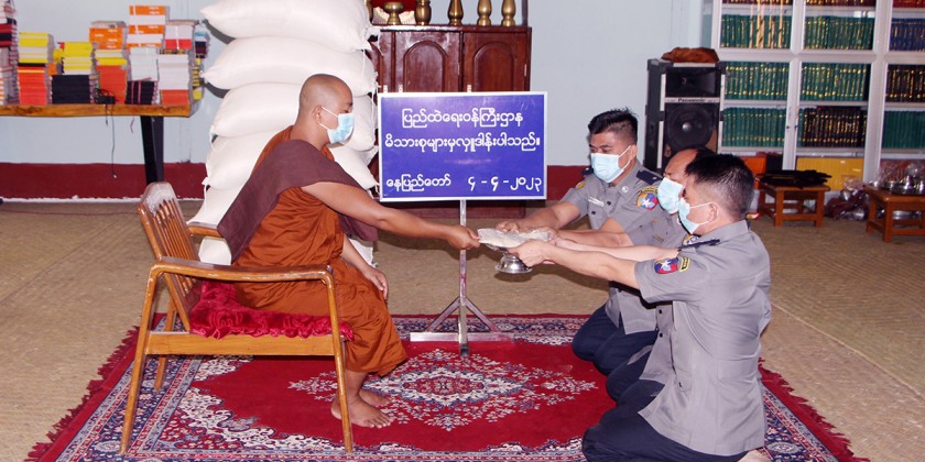 Offering rice provision: Families of MoHA offered rice to the ...