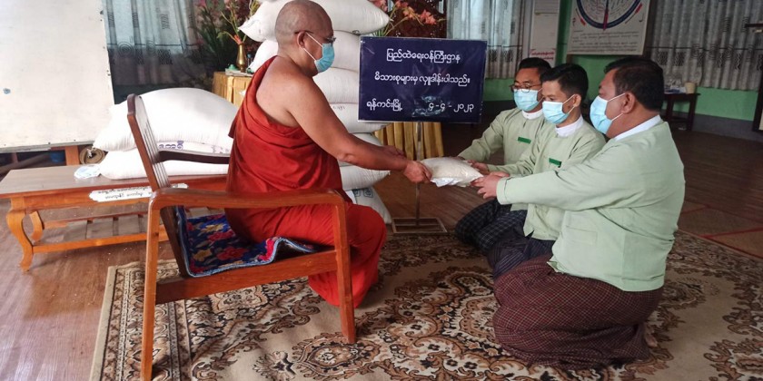 Offering rice provision: Families of MoHA offered rice to the ...