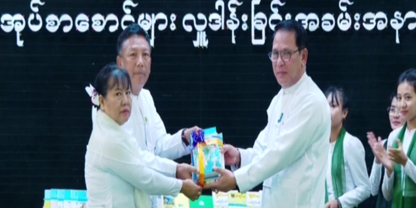 Books Donation: MoI Union Minister attends books donation ceremony ...