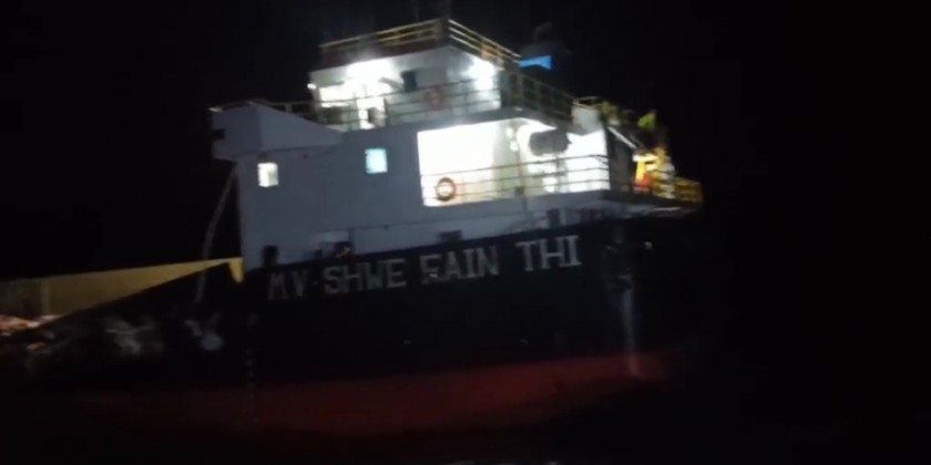 Cargo ship tilted in the sea: Tatmadaw (Navy) conducts rescue measures ...