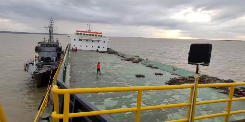 Cargo ship tilted in the sea: Tatmadaw (Navy) conducts rescue measures ...