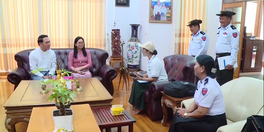 Census -taking in Nay Pyi Taw: Census -taking being conducted in Nay ...