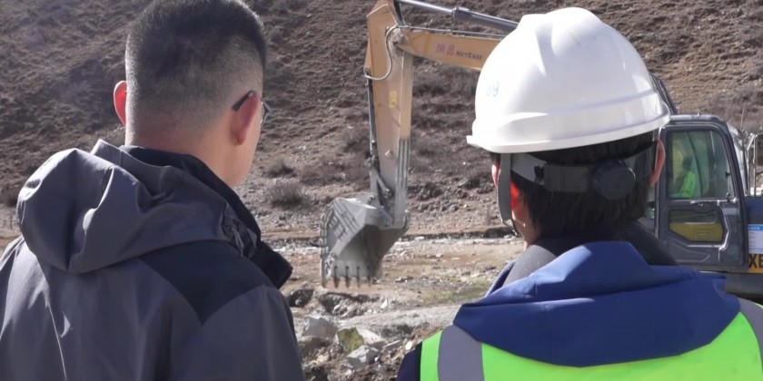 Unmanned excavator makes its debut in a plateau infrastructure project ...