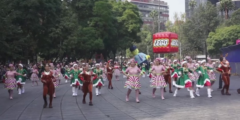 Christmas parade hits the streets of Mexico City | Myanmar International TV