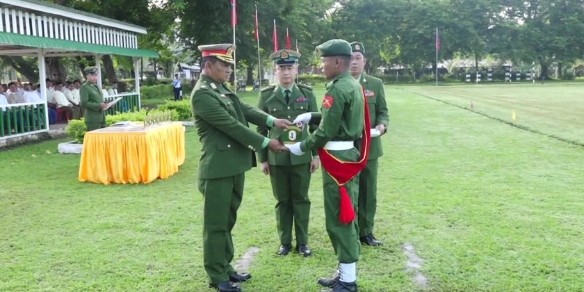 Defence Services: People military servants training No. 1 graduation ...