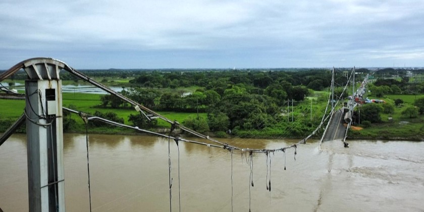 One dead, two missing in Ecuador bridge collapse | Myanmar International TV