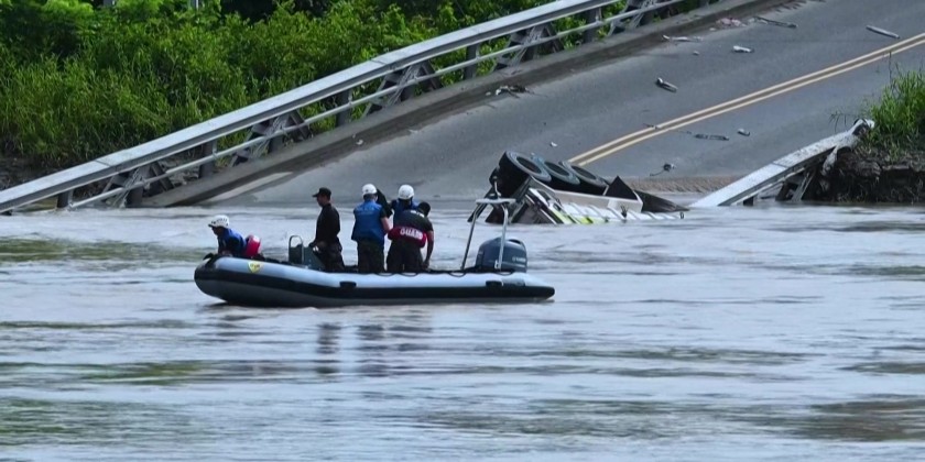 One dead, two missing in Ecuador bridge collapse | Myanmar International TV